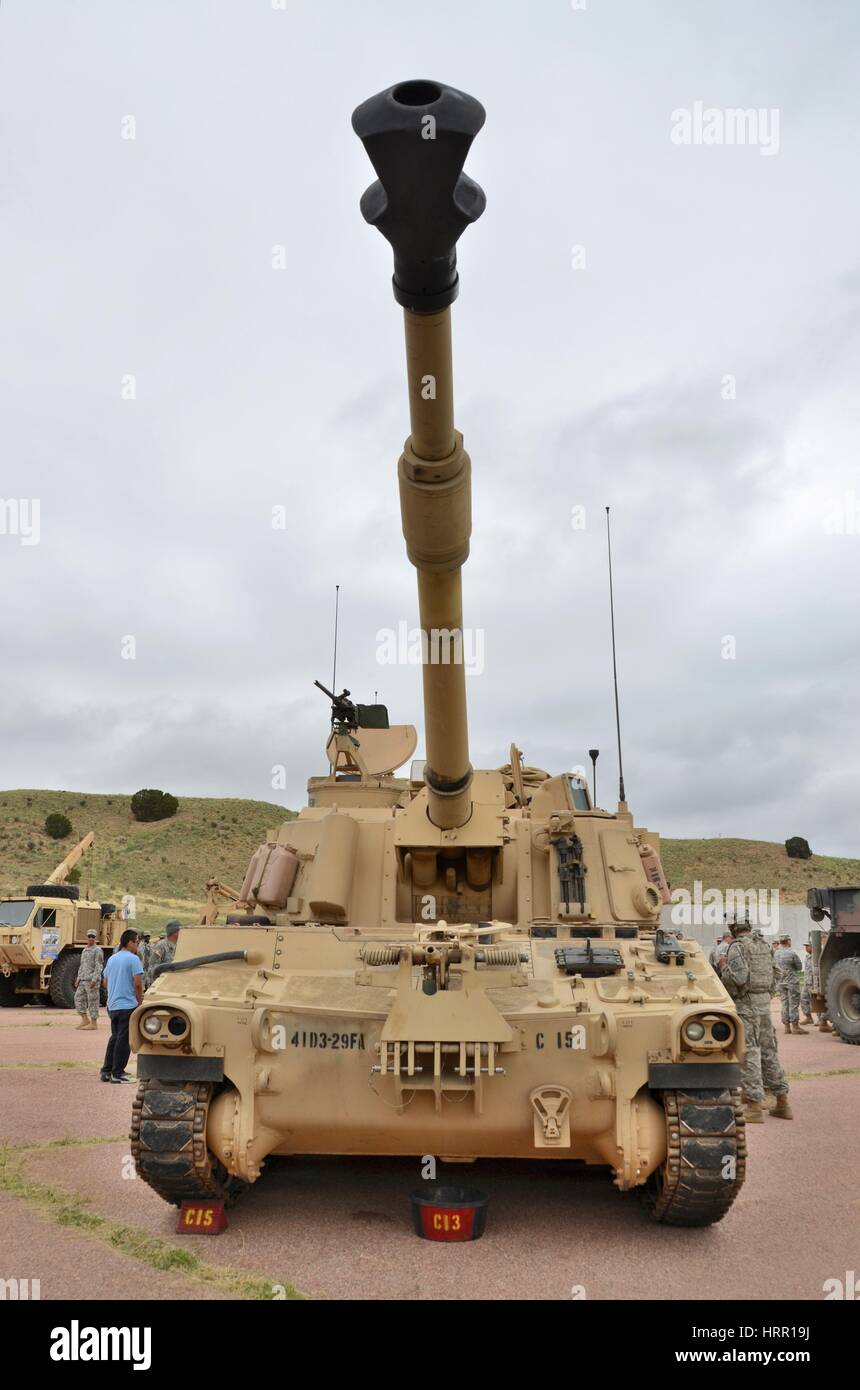 Artillery machines hi-res stock photography and images - Alamy