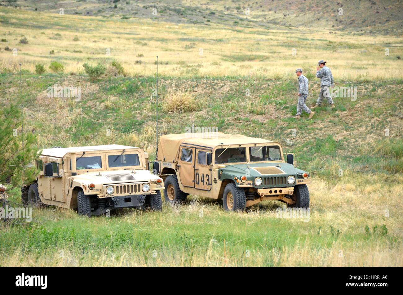 Military women shooting combat hi-res stock photography and images - Alamy