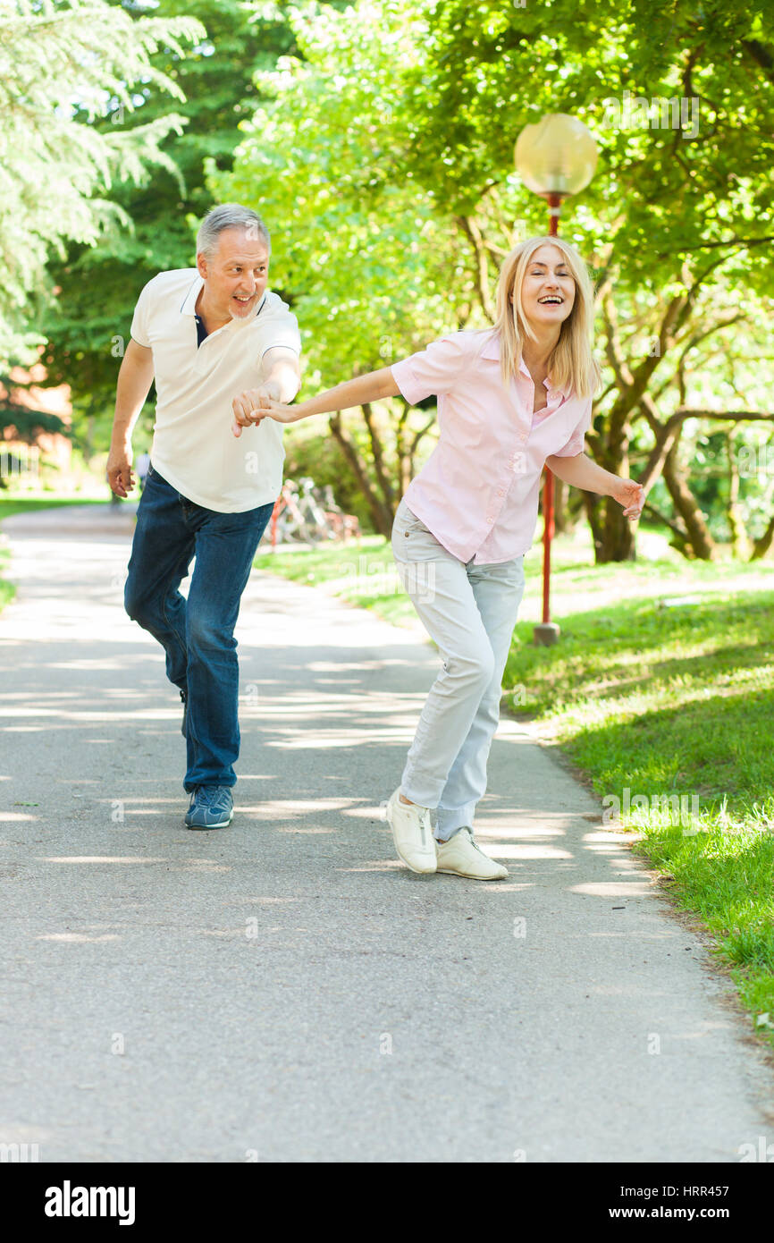 Older retire couple walking hi-res stock photography and images - Alamy