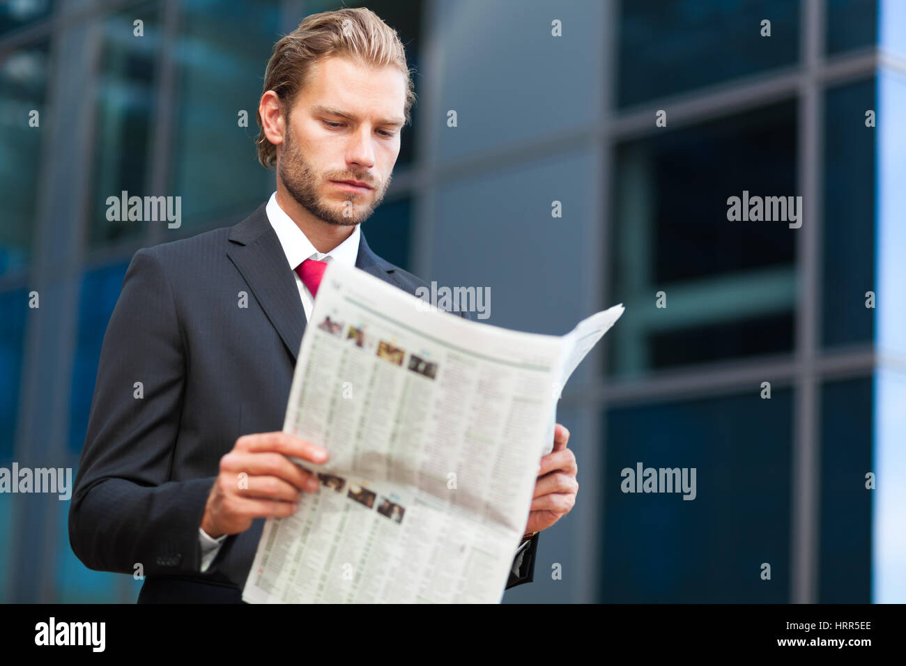 Holding a newspaper hi-res stock photography and images - Alamy