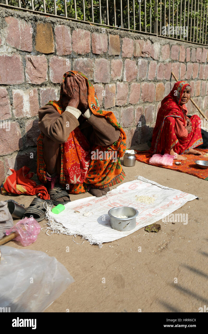 Beggars begging temple hi-res stock photography and images - Alamy