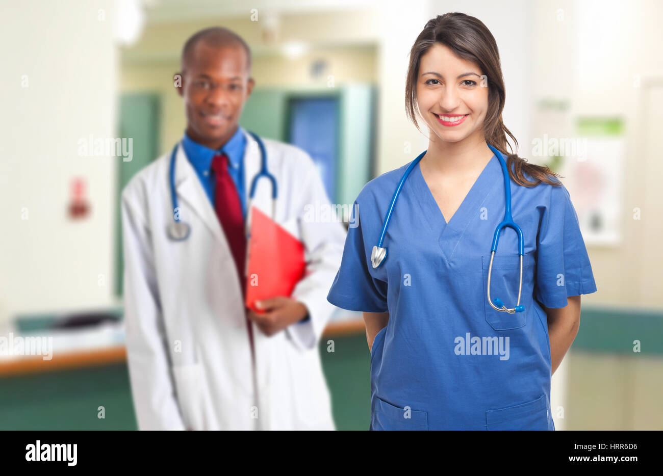 Two doctors hospital clipboard hi-res stock photography and images - Alamy