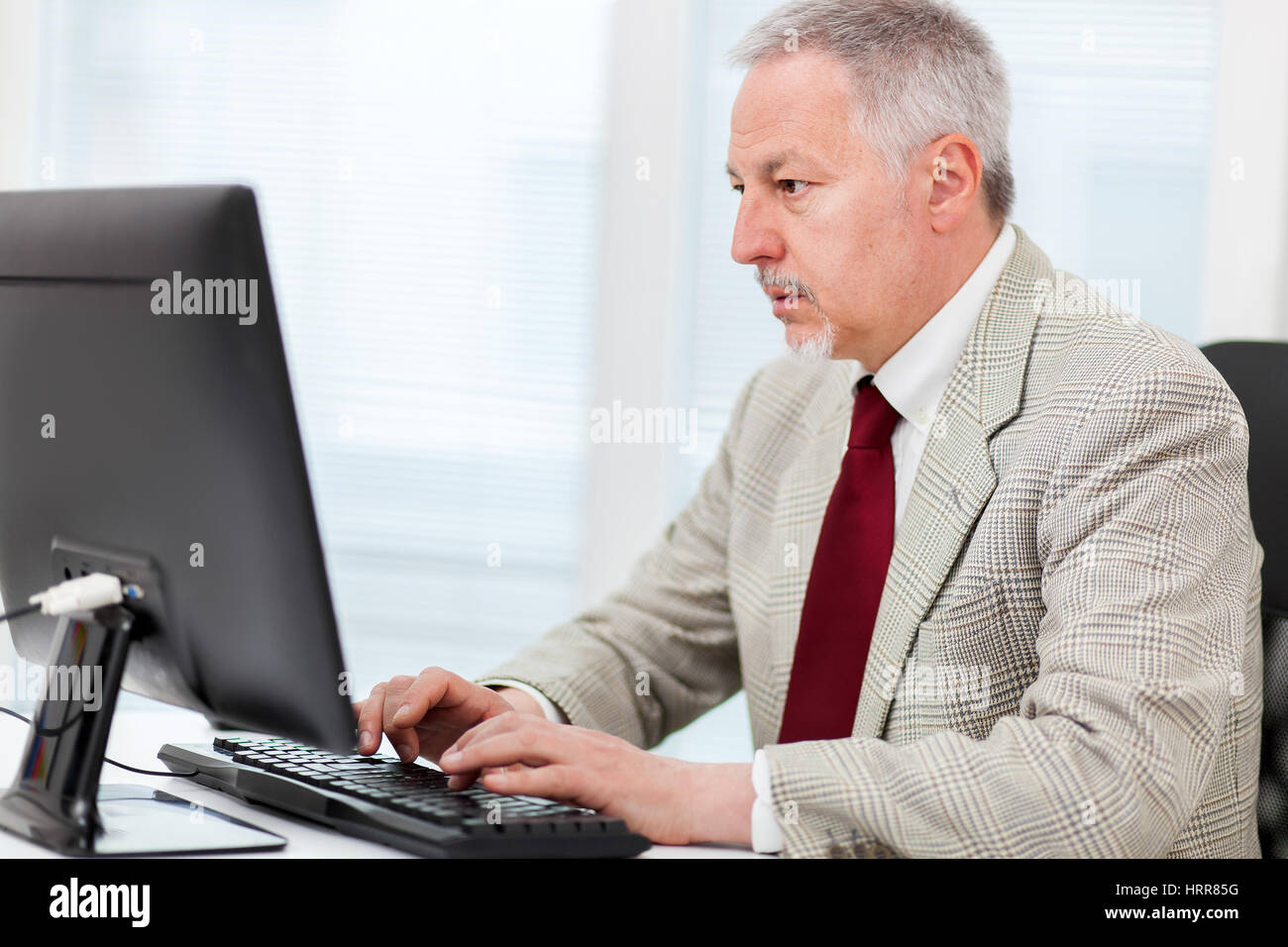 Senior businessman working on his computer Stock Photo - Alamy