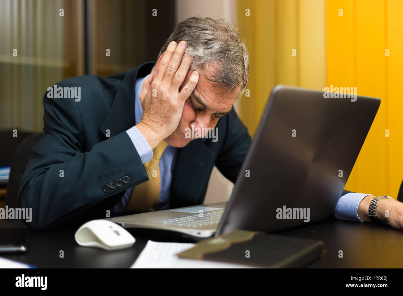 Bored businessman hi-res stock photography and images - Alamy