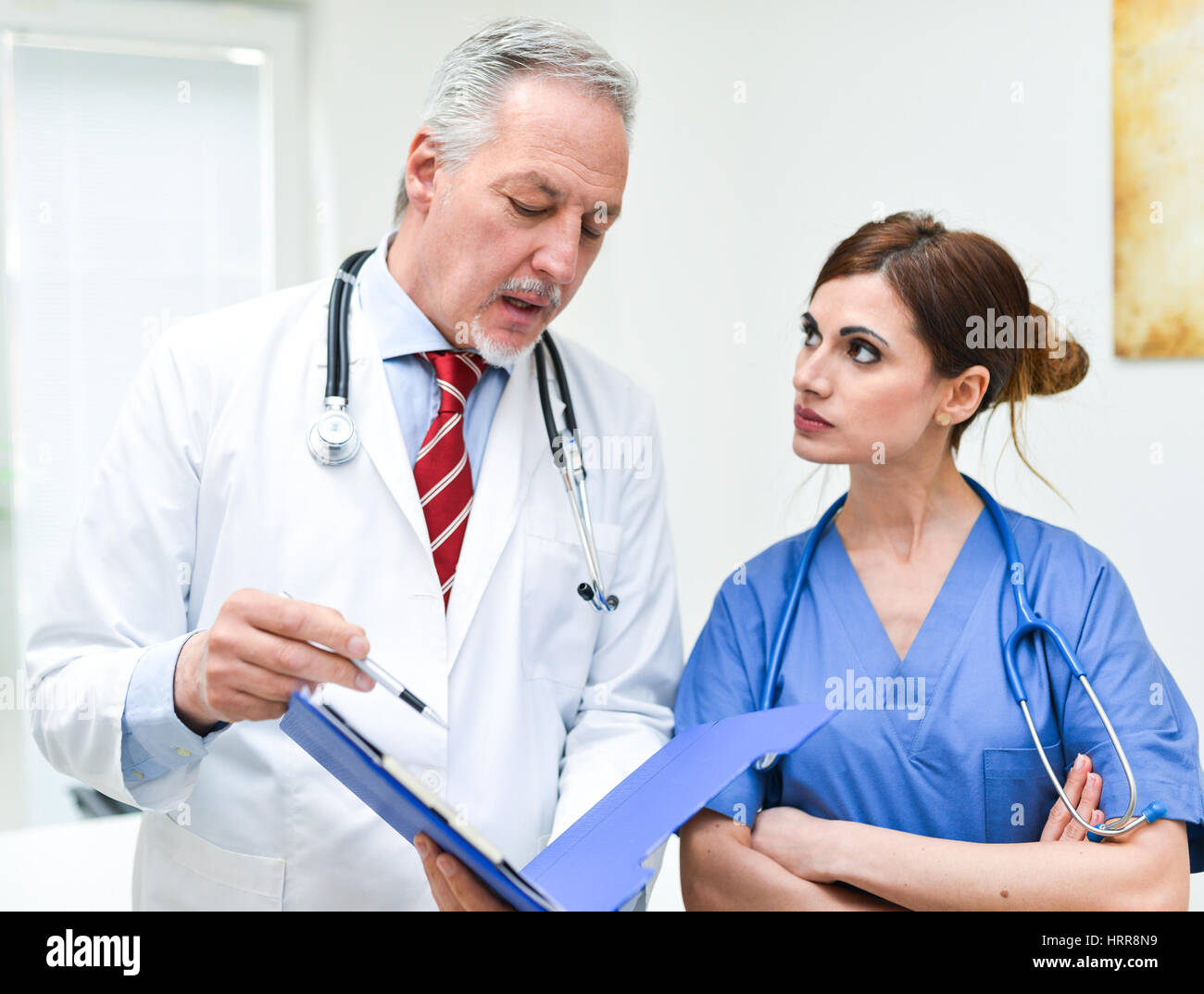 Doctor instructions nurse hi-res stock photography and images - Alamy