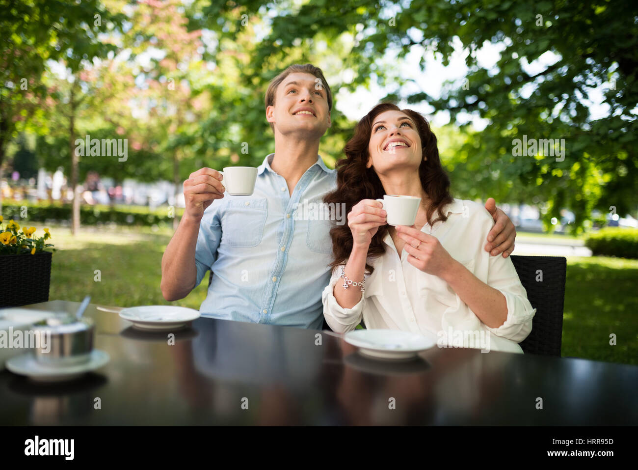 Young couple kissing bar hi-res stock photography and images - Alamy