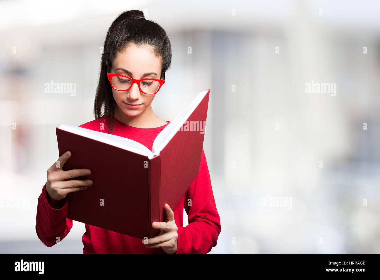 Teenager reading a book hi-res stock photography and images - Alamy