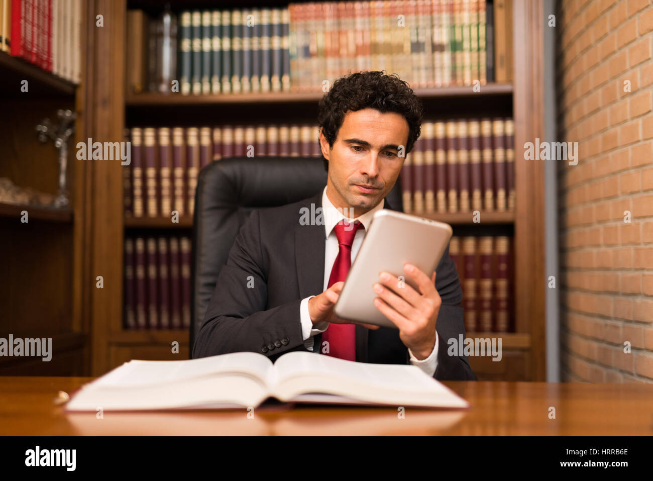 Man using tablet in library hi-res stock photography and images - Alamy