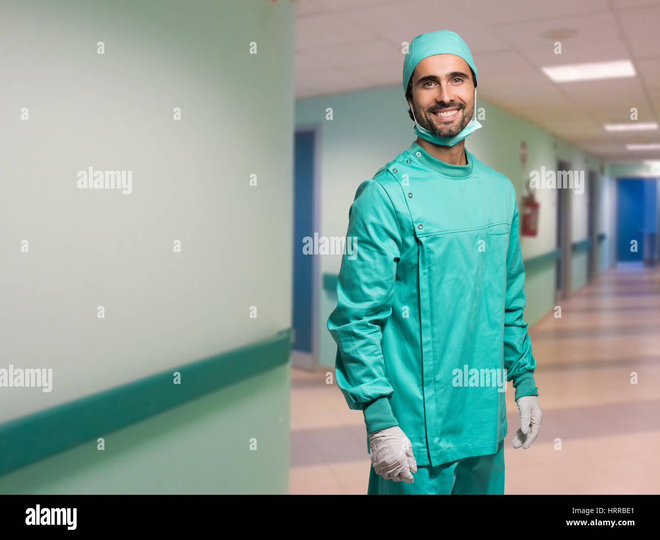 Smiling surgeon hi-res stock photography and images - Alamy