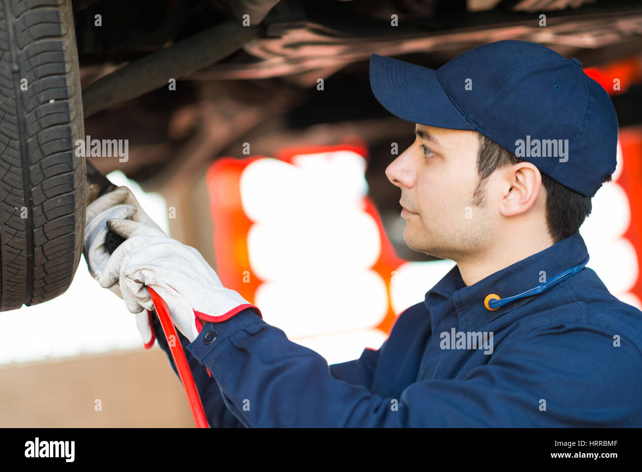 Portrait of a mechanic fixing a car Stock Photo - Alamy