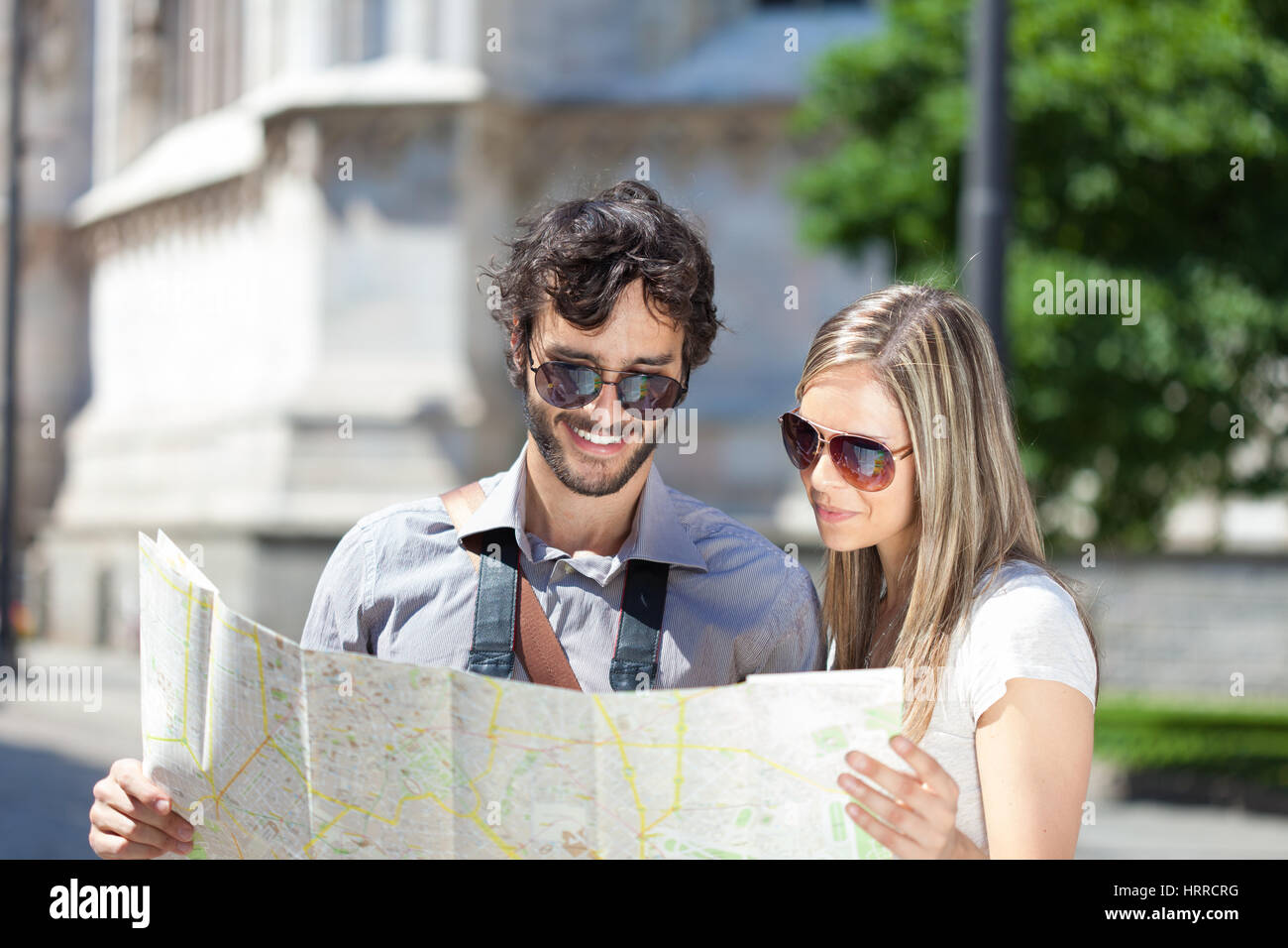 Couple traveling map checking hi-res stock photography and images - Alamy