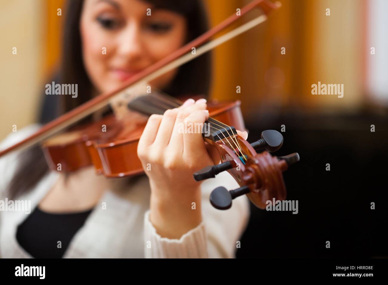 Musician playing violin Stock Photo - Alamy