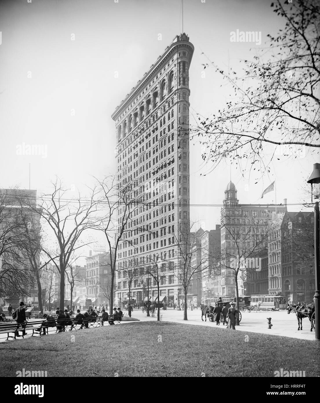 Flatiron building fuller building historical hi-res stock photography ...