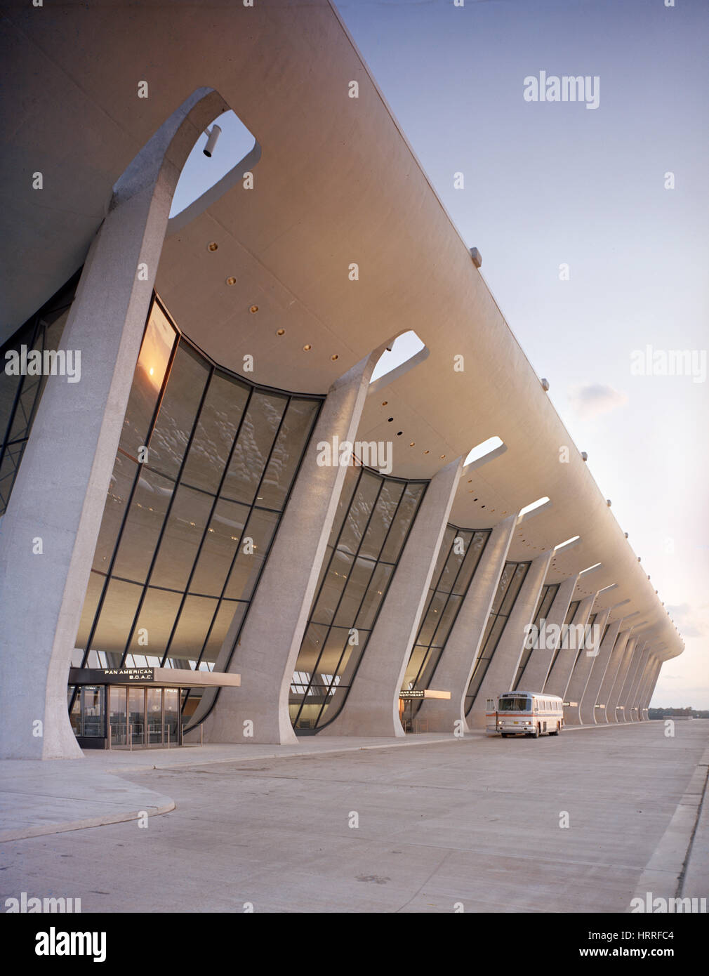 Dulles airport historical hi-res stock photography and images - Alamy
