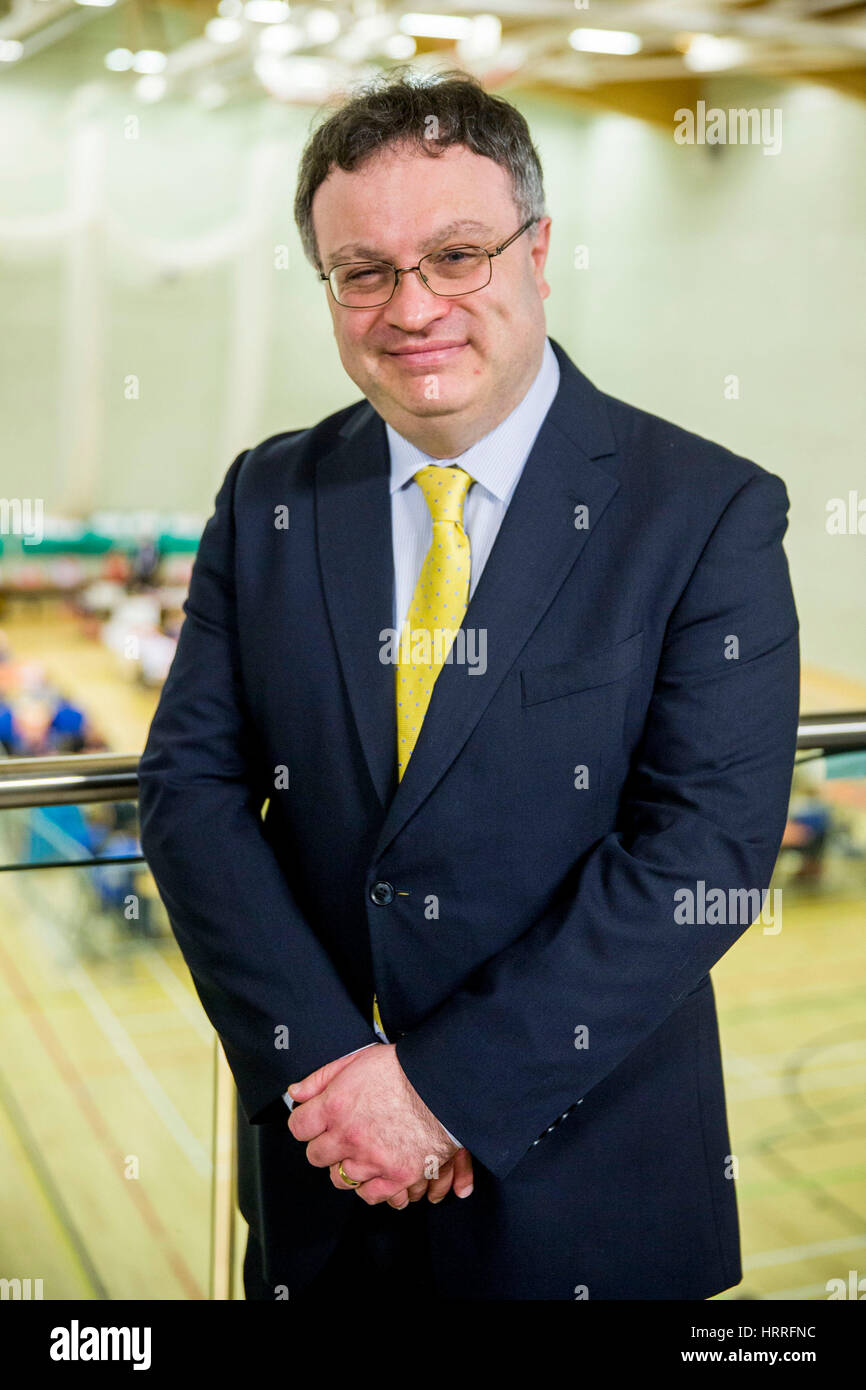 Alliance candidate Stephen Farry at Bangor Aurora Aquatic & Leisure ...
