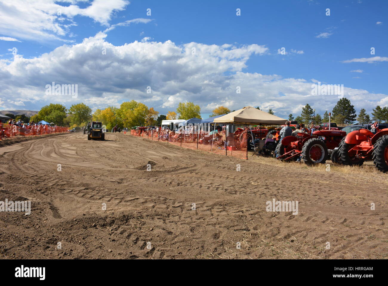 Tractor pulling competition hi-res stock photography and images - Alamy