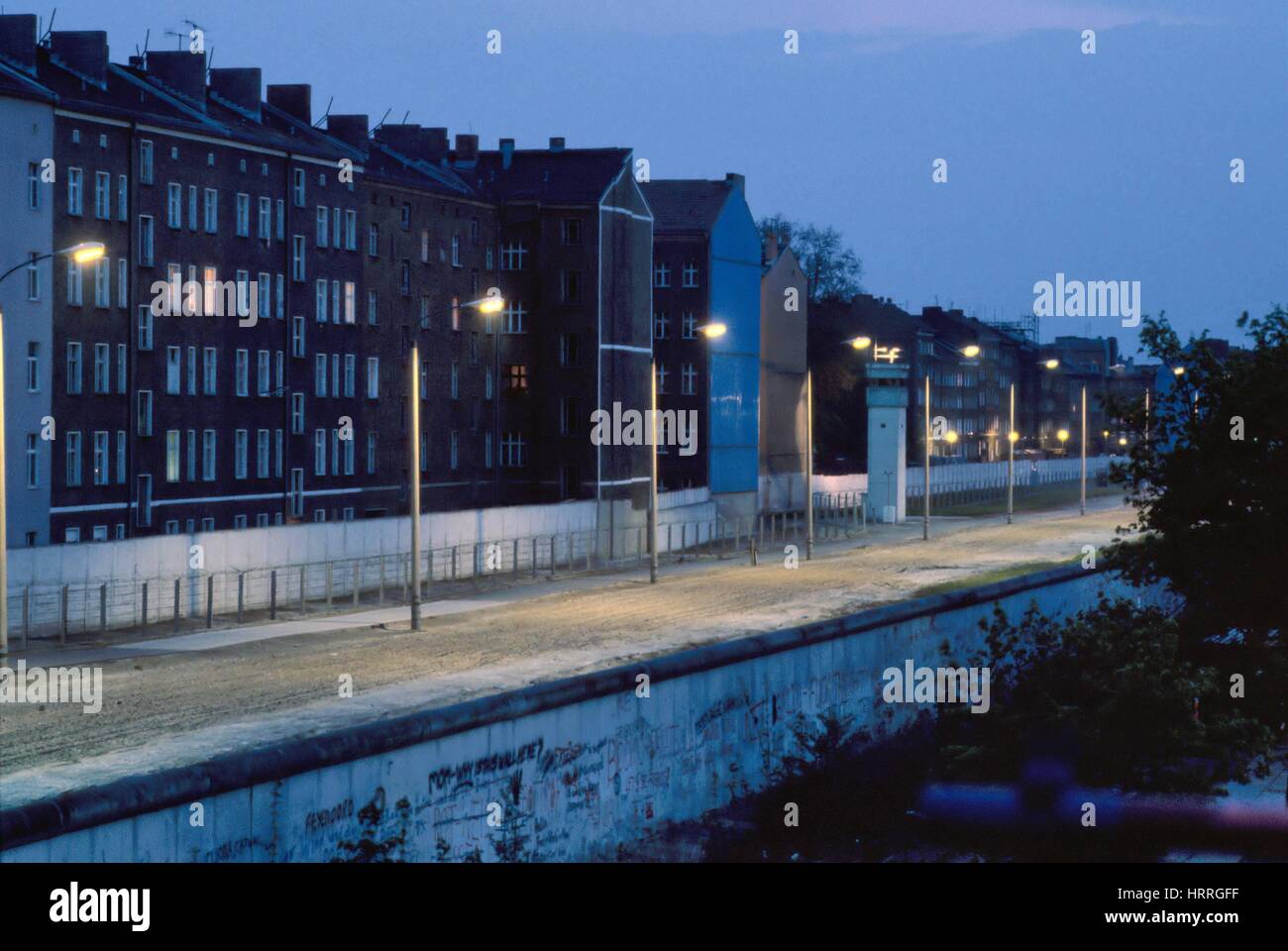 The Berlin Wall in 1986 Stock Photo - Alamy