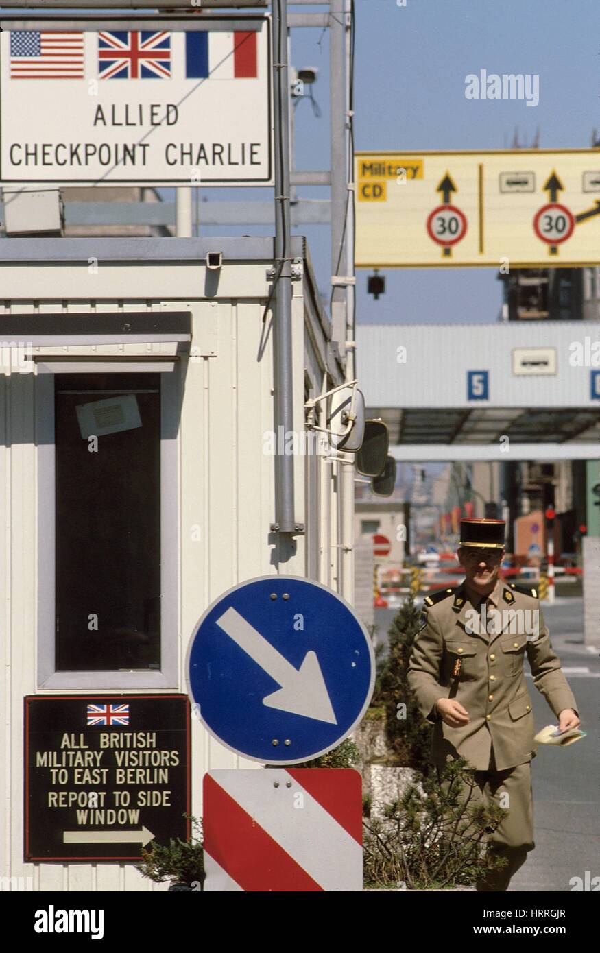 The Berlin Wall at the border crossing Checkpoint Charlie, in the ...