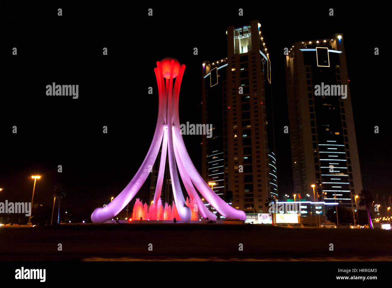 Bahrain manama pearl monument hi-res stock photography and images - Alamy