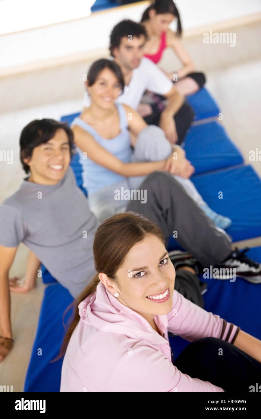 group of people at the gym smiling Stock Photo - Alamy