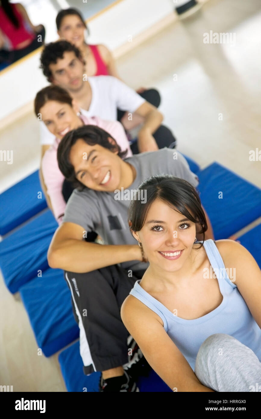 group of people at the gym smiling Stock Photo - Alamy