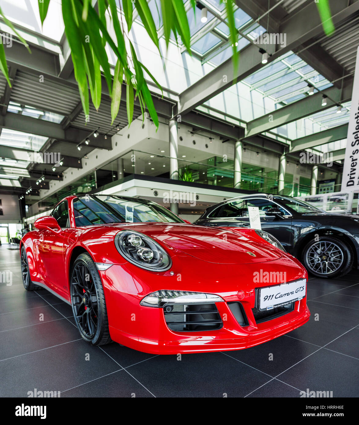 Red porsche 911 hi-res stock photography and images - Alamy