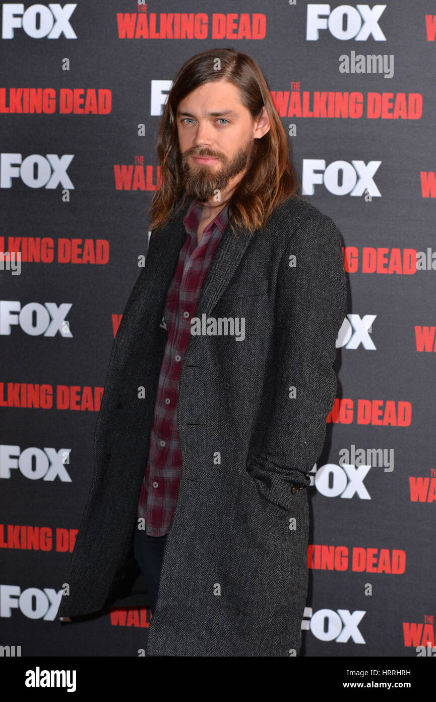 Tom payne the walking dead hi-res stock photography and images - Alamy