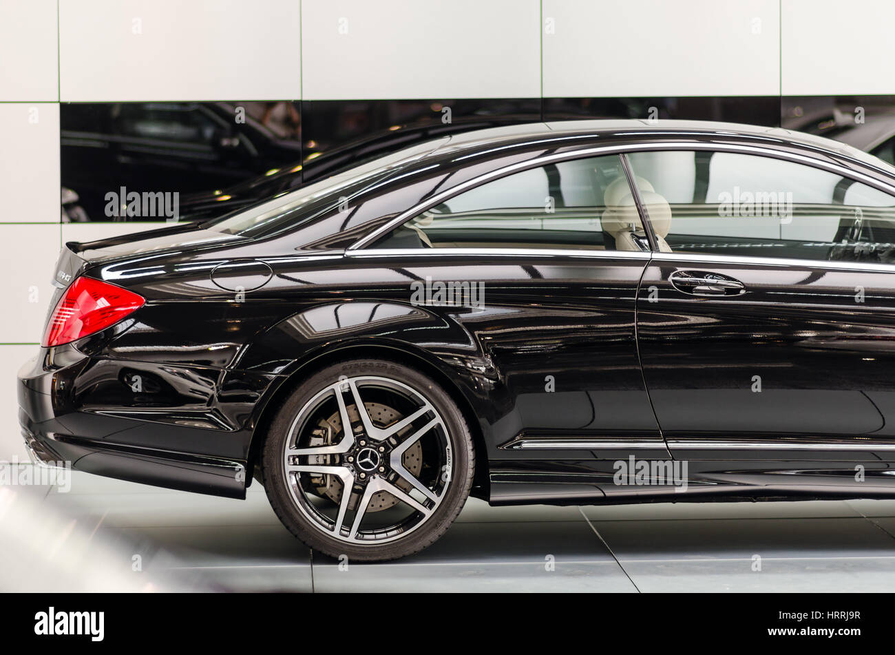 Mid size car hi-res stock photography and images - Alamy