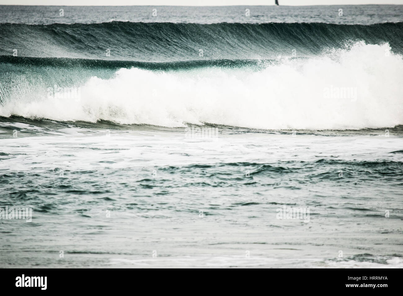Clean waves hi-res stock photography and images - Alamy