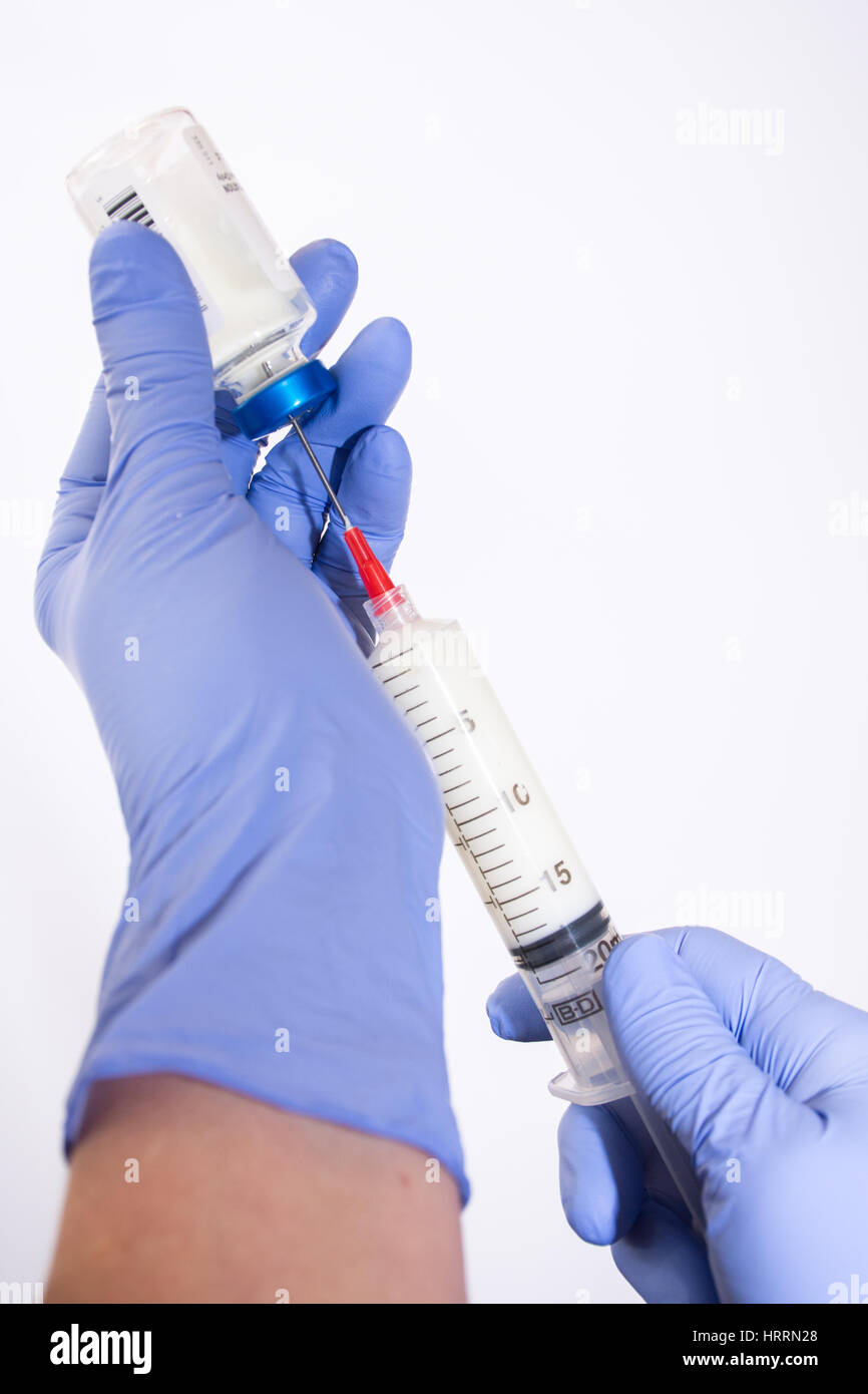 Safety needle hi-res stock photography and images - Alamy