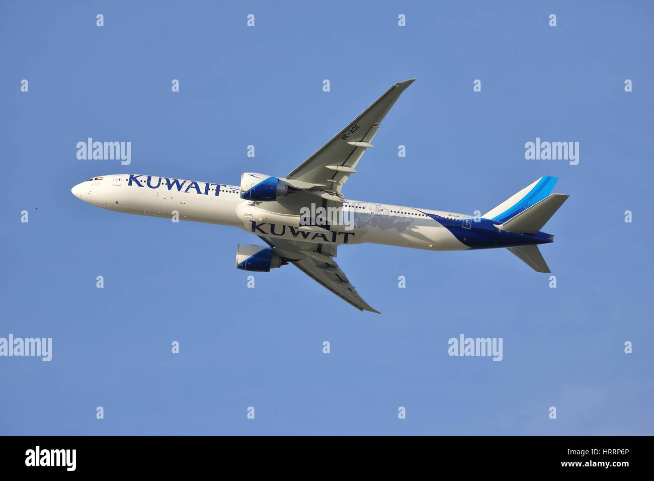 Boeing 777 300 kuwait airways hi-res stock photography and images - Alamy