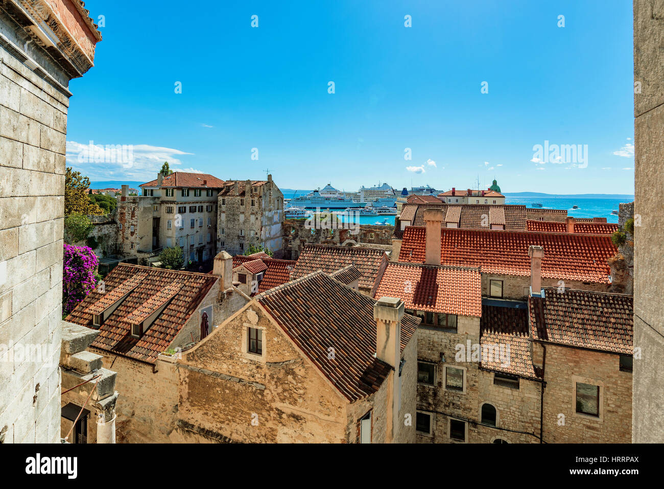 Medieval architecture homes hi-res stock photography and images - Alamy