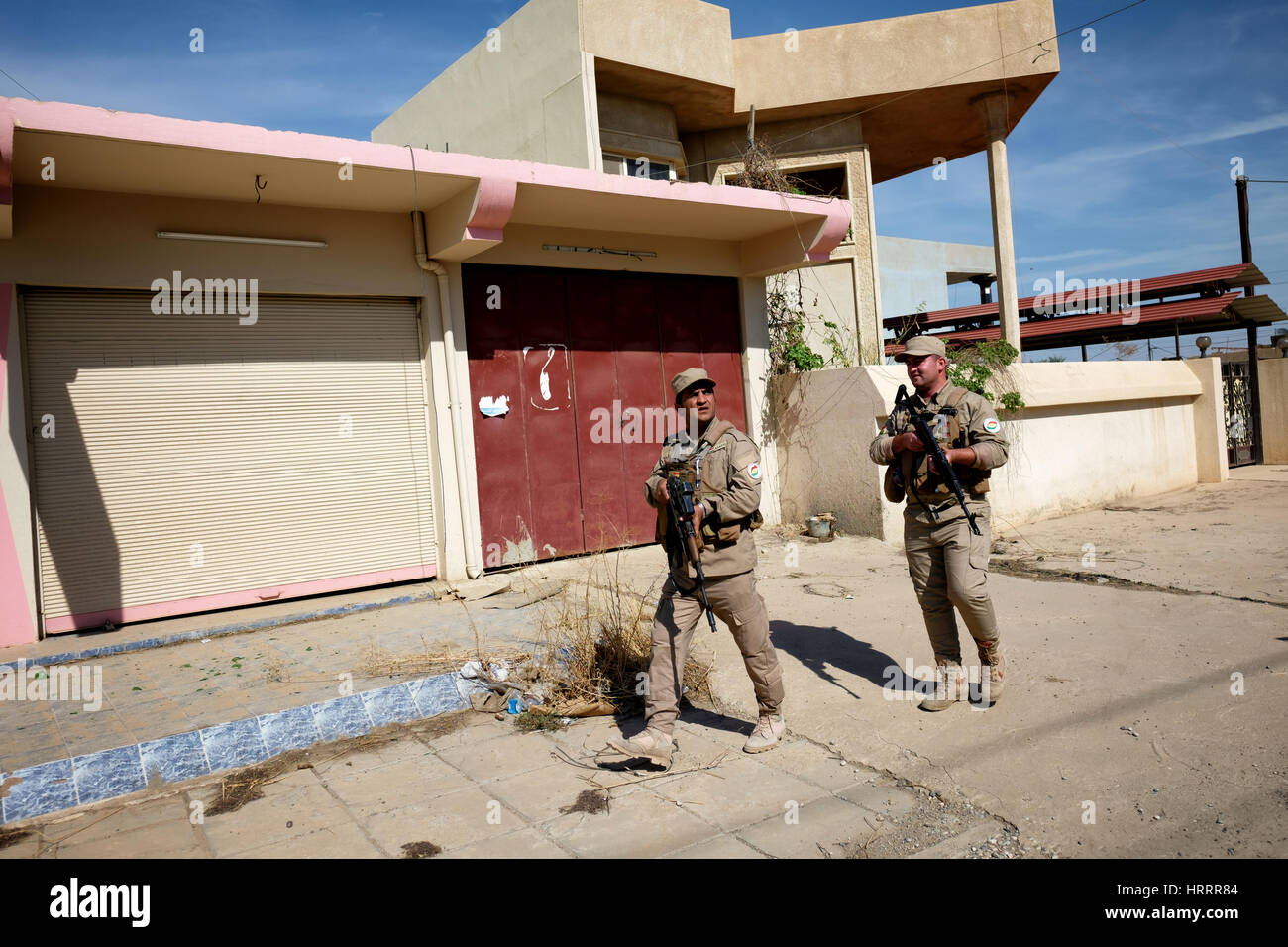 Peshmerga fighters in the town of Telskuf norther Iraq Stock Photo - Alamy