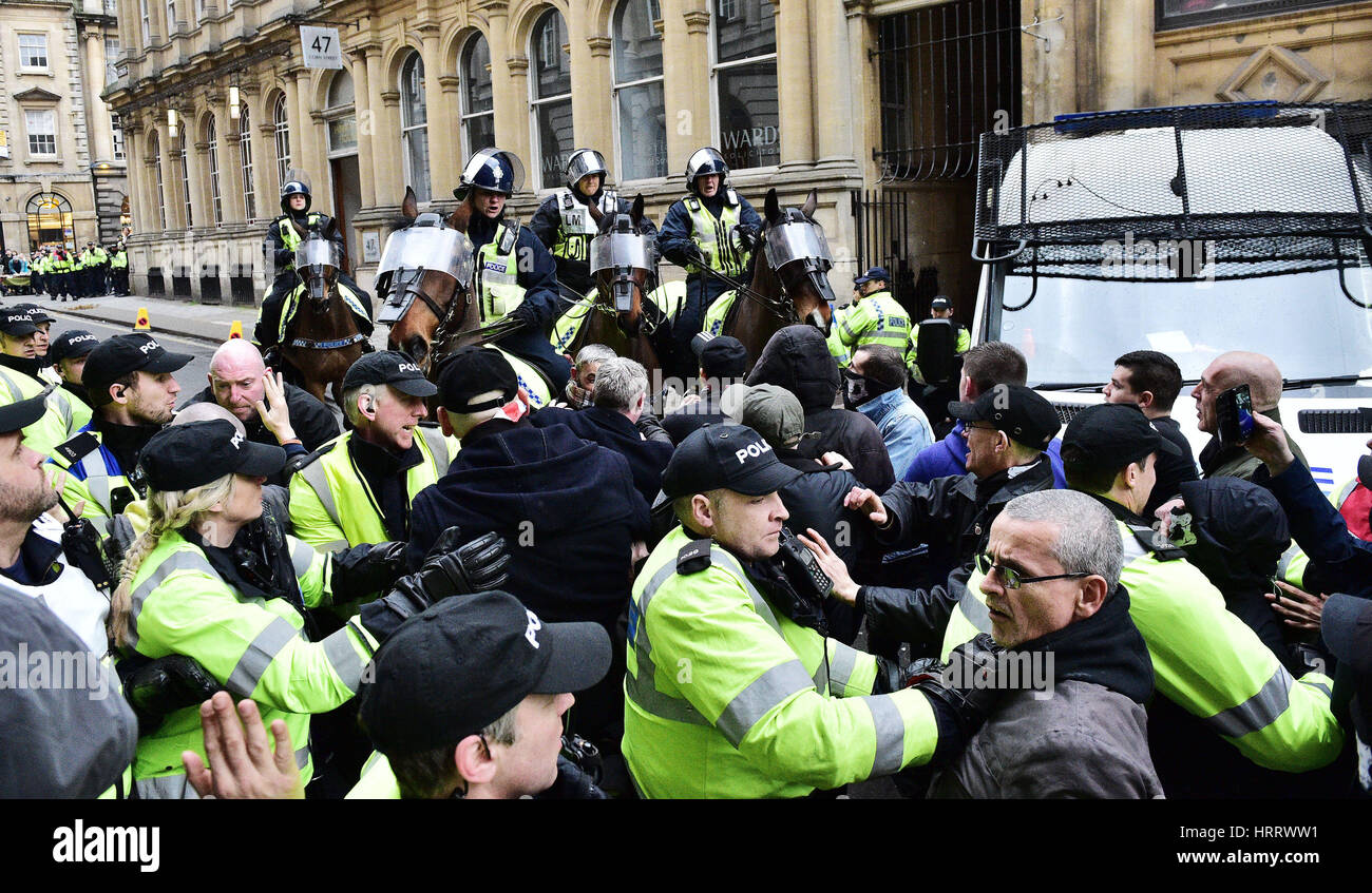 Police contain demonstrators as far right and anti-fascist campaigners ...
