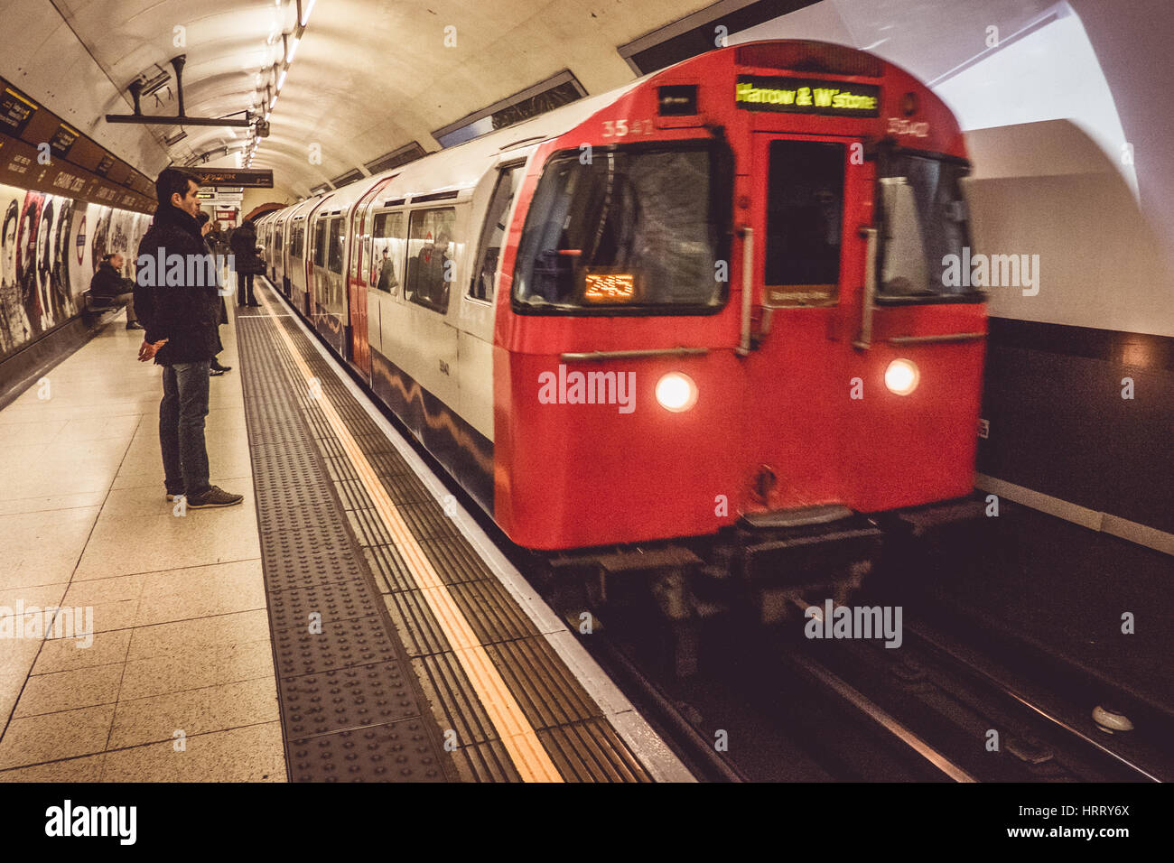 London underground tube train hi-res stock photography and images - Alamy