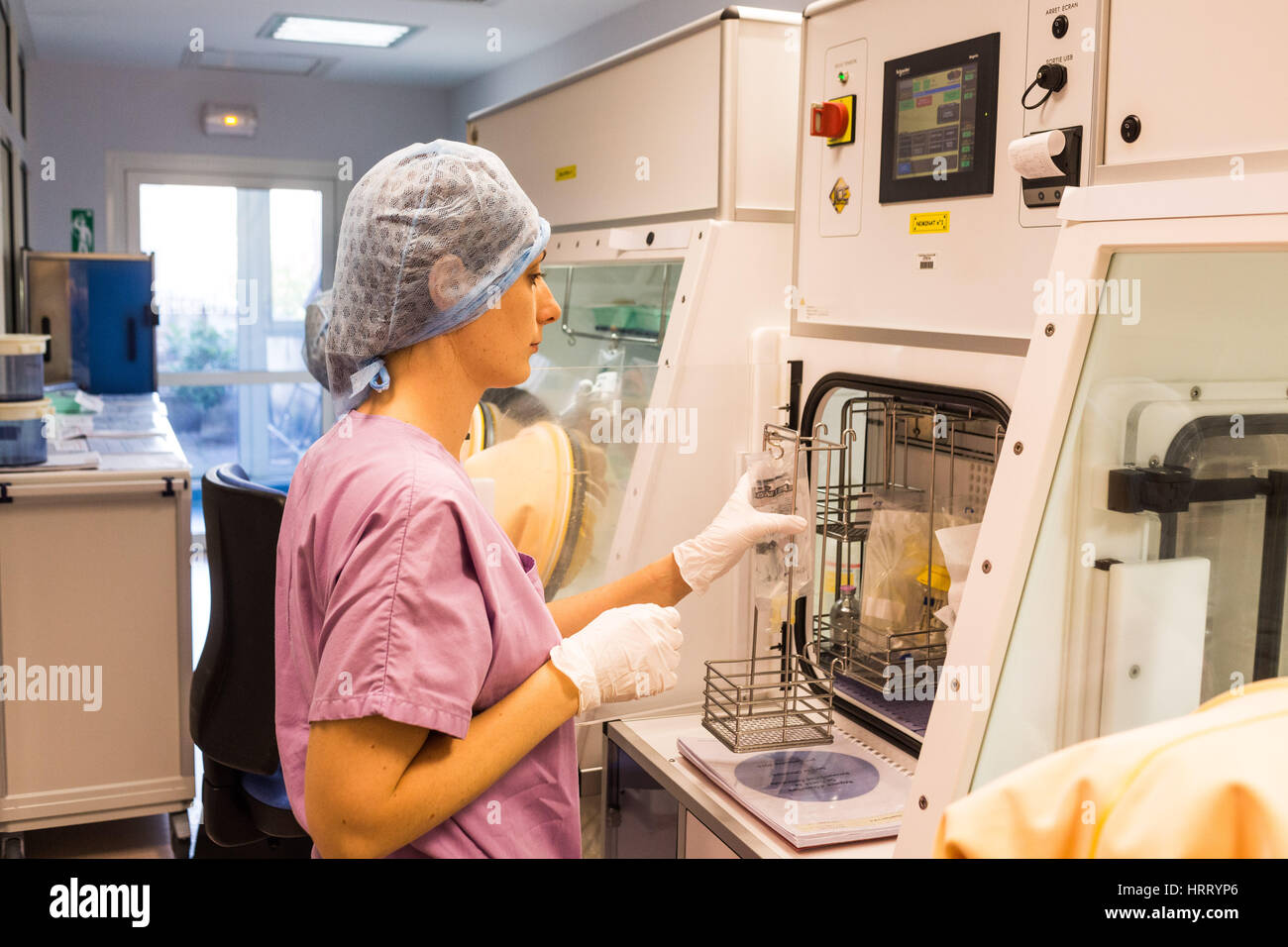 Oncology drug preparation hi-res stock photography and images - Alamy