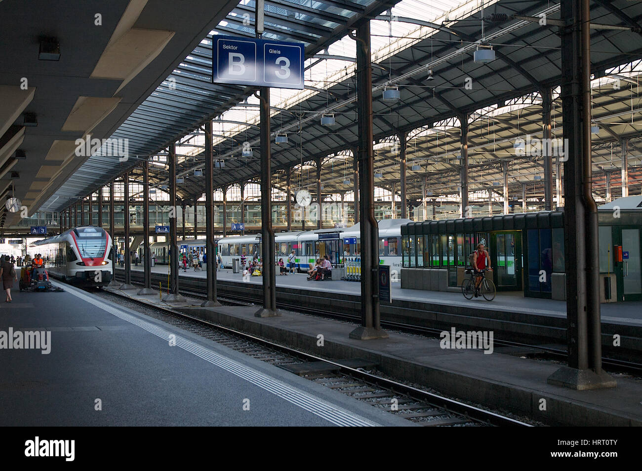 Train in station lucerne hi-res stock photography and images - Alamy