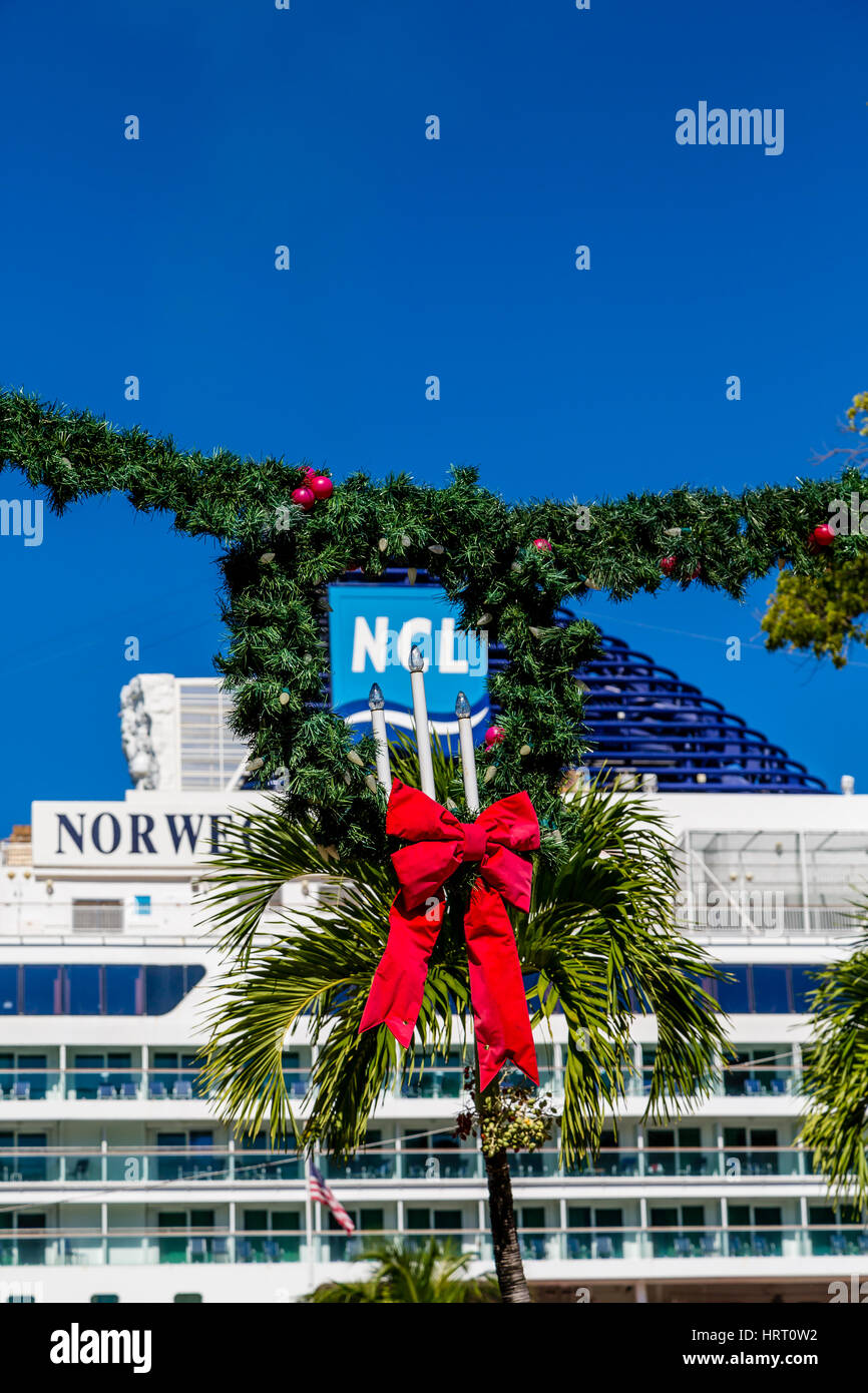 Cruise ship christmas hi-res stock photography and images - Alamy