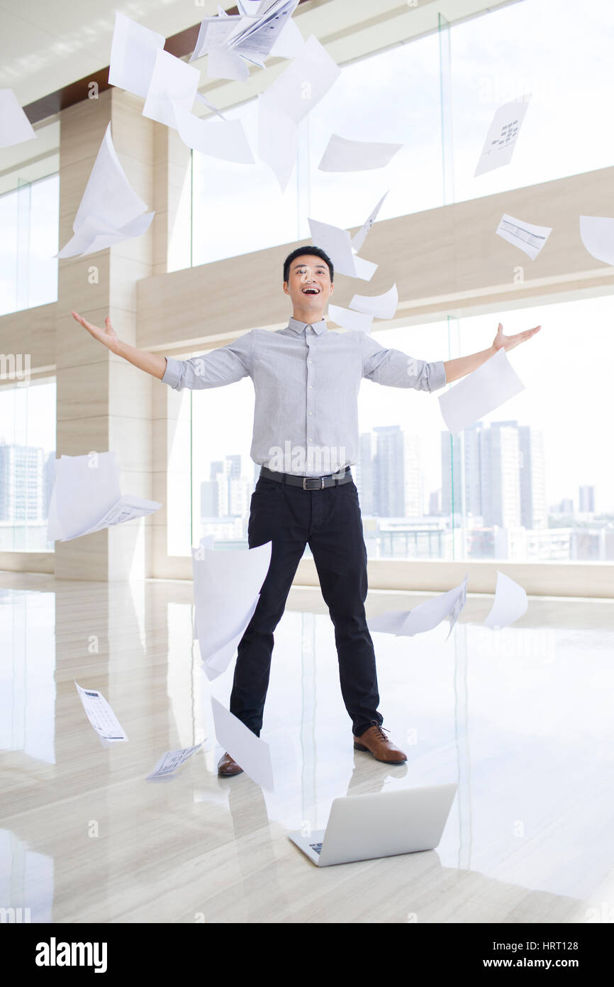 Throwing paper hi-res stock photography and images - Alamy