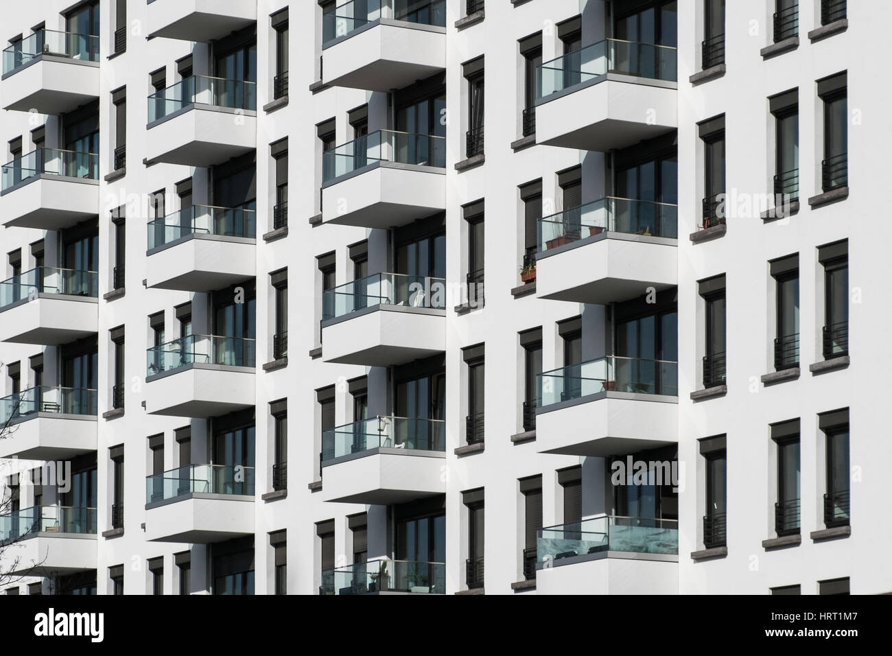 Condo building exterior hi-res stock photography and images - Alamy