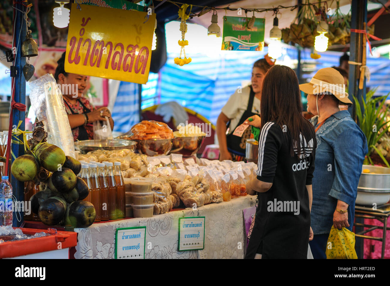 Thai market stalls hi-res stock photography and images - Alamy