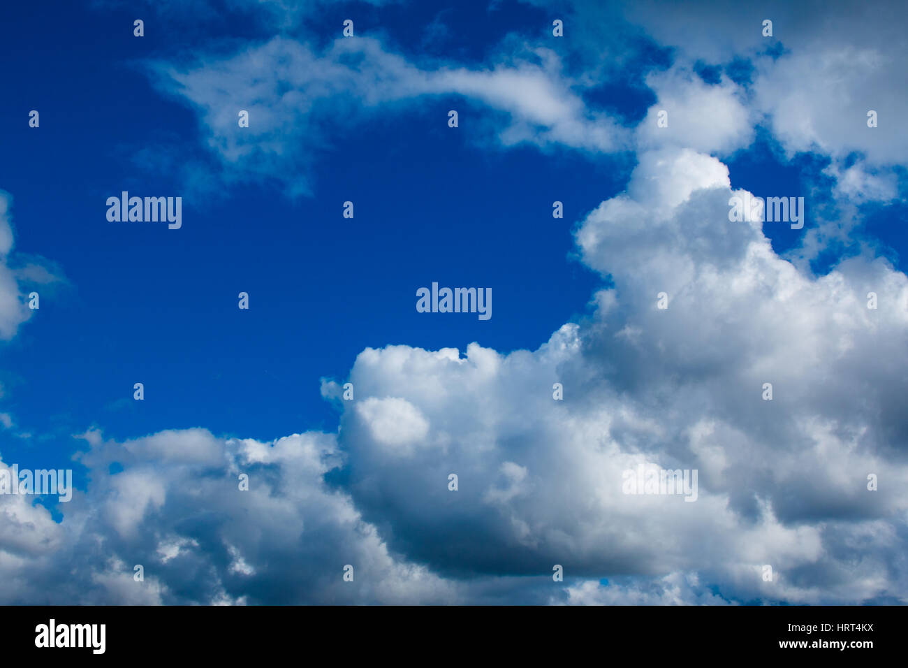 Deep blue and clear sky hi-res stock photography and images - Alamy