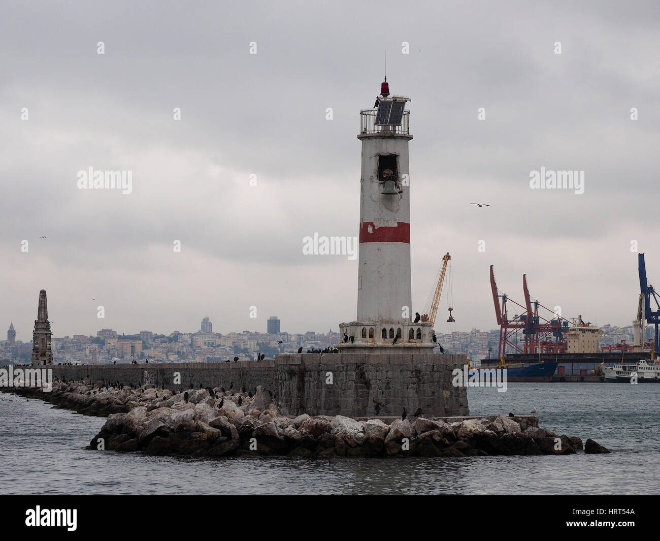 Turkey istanbul bosphorus harbour ships hi-res stock photography and ...