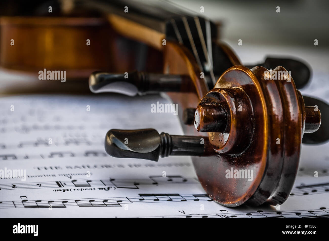 Wallpaper violin hi-res stock photography and images - Alamy