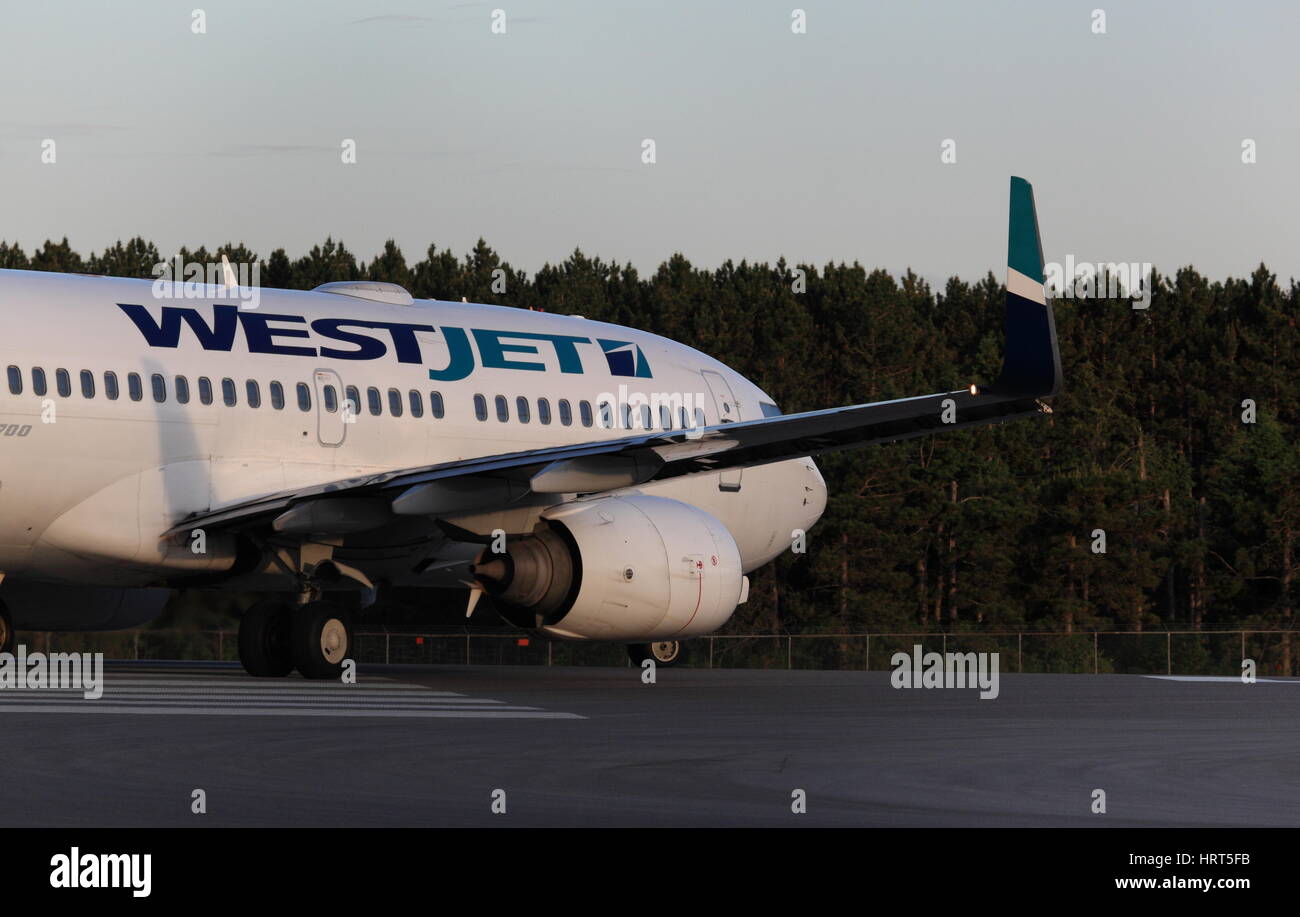 Boeing 737 700 twin jet b737 hi-res stock photography and images - Alamy