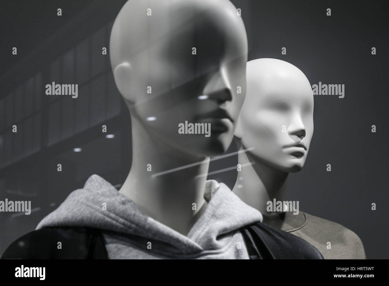 Blank face mannequin hi-res stock photography and images - Alamy