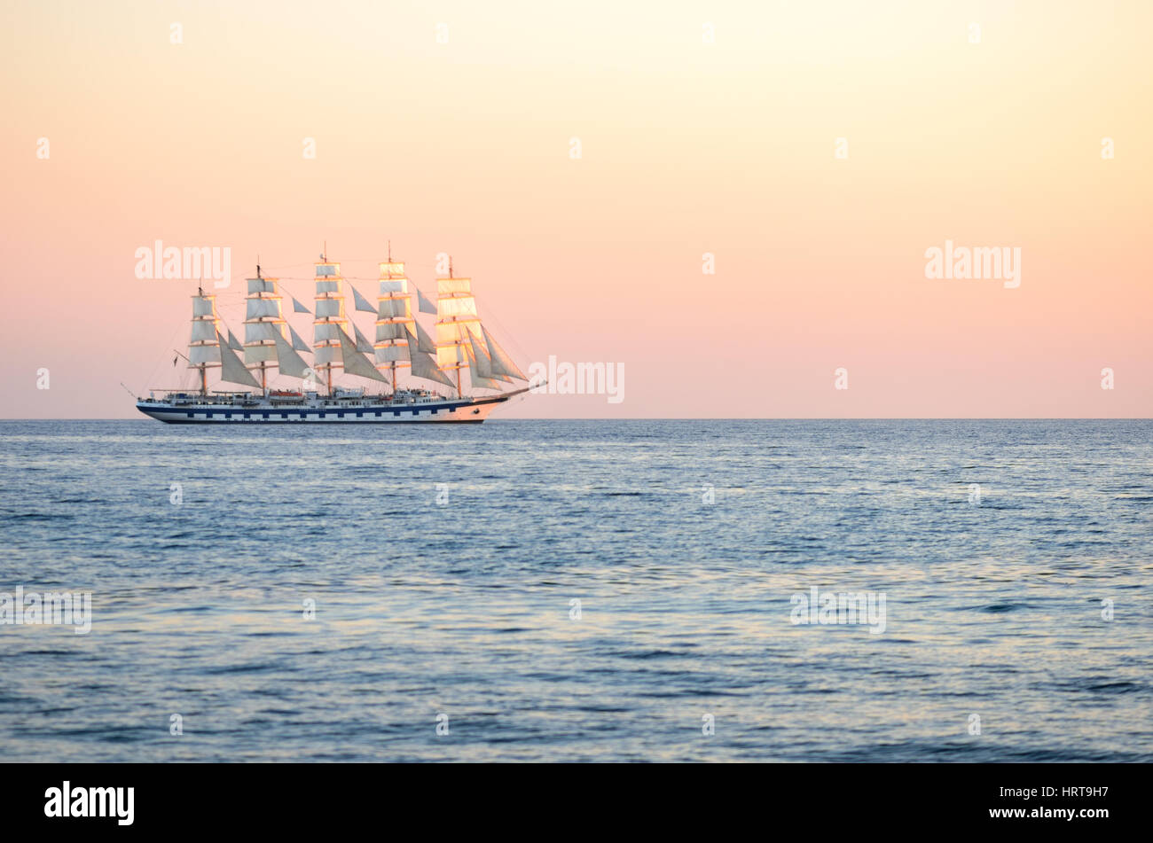 Old ship sailing sunset hi-res stock photography and images - Alamy
