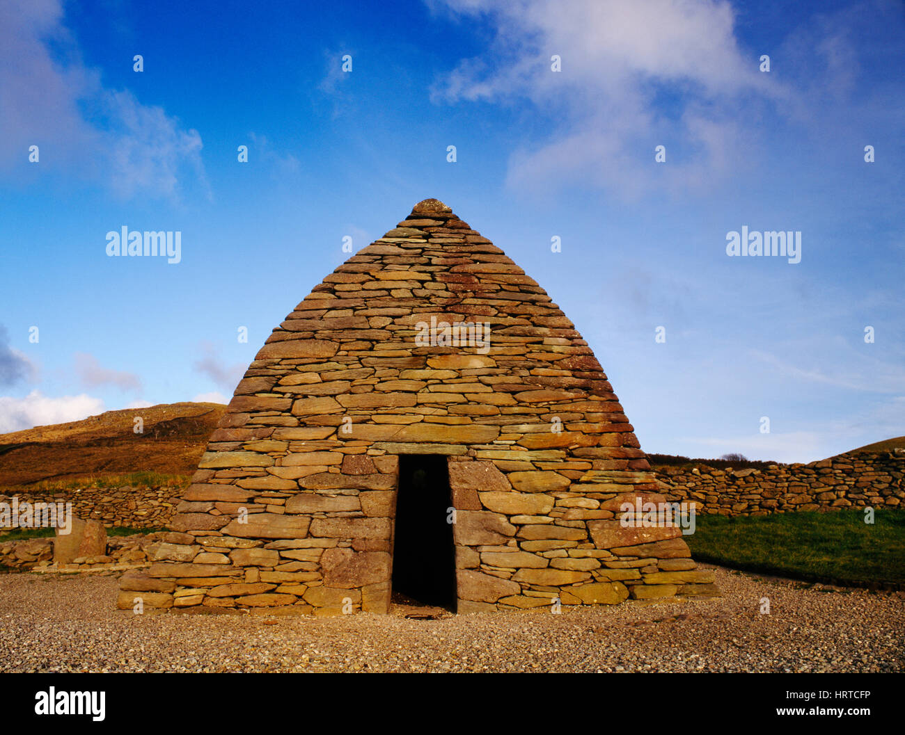 Boat shaped roof hi-res stock photography and images - Alamy