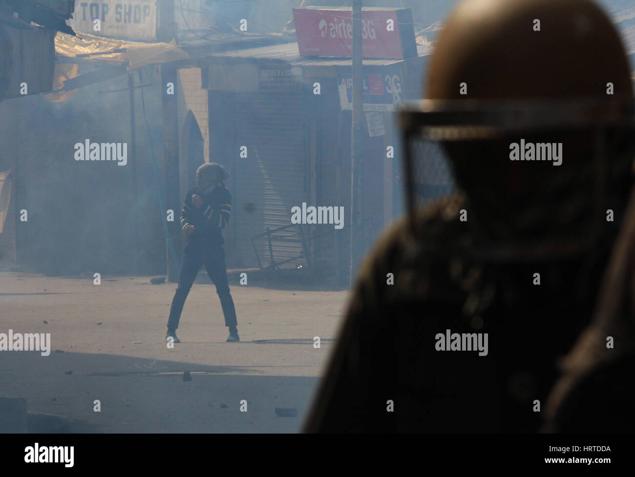 Srinagar, Kashmir. 03rd Mar, 2017. Youth Clashes with Kashmirn forces ...