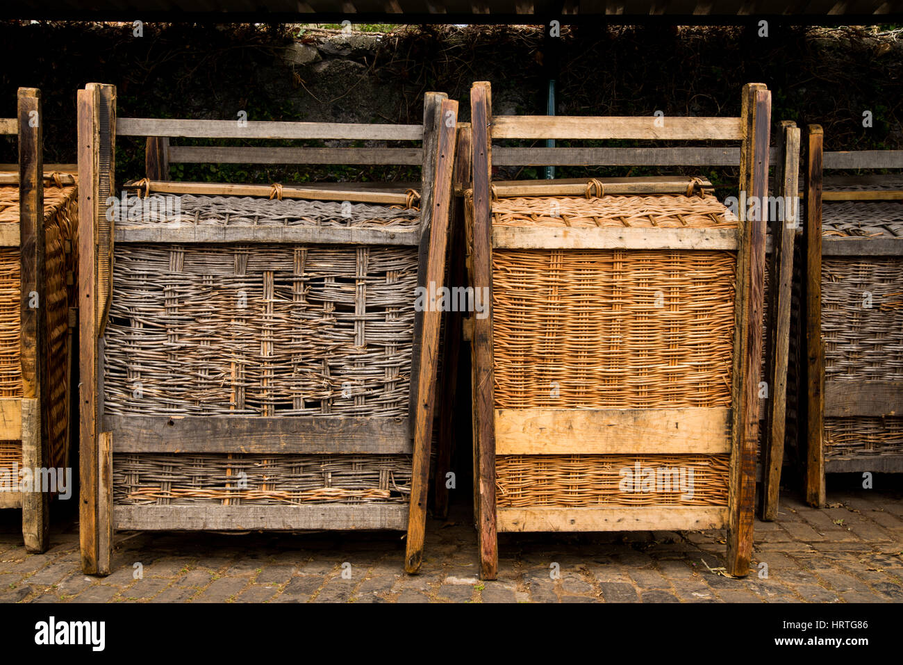 Traditional wooden basket sleigh on Madeira Stock Photo - Alamy